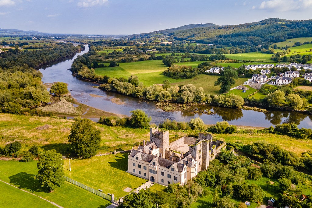 Experience Thriving Carrick-on-Suir with Discover Ireland